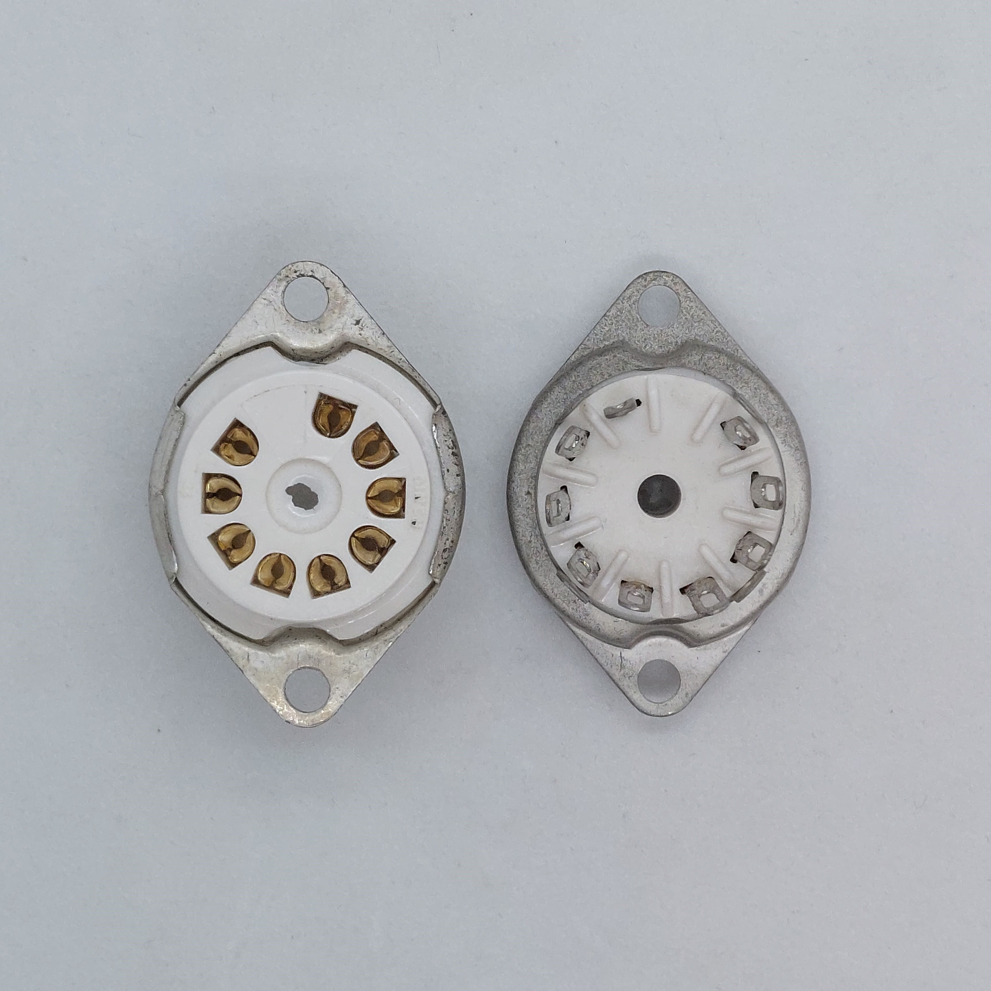 CINCH B9A VALVE SOCKET WHITE NOS MADE IN USA SUITS ECC81/2/3 EL84 ETC 1 ...