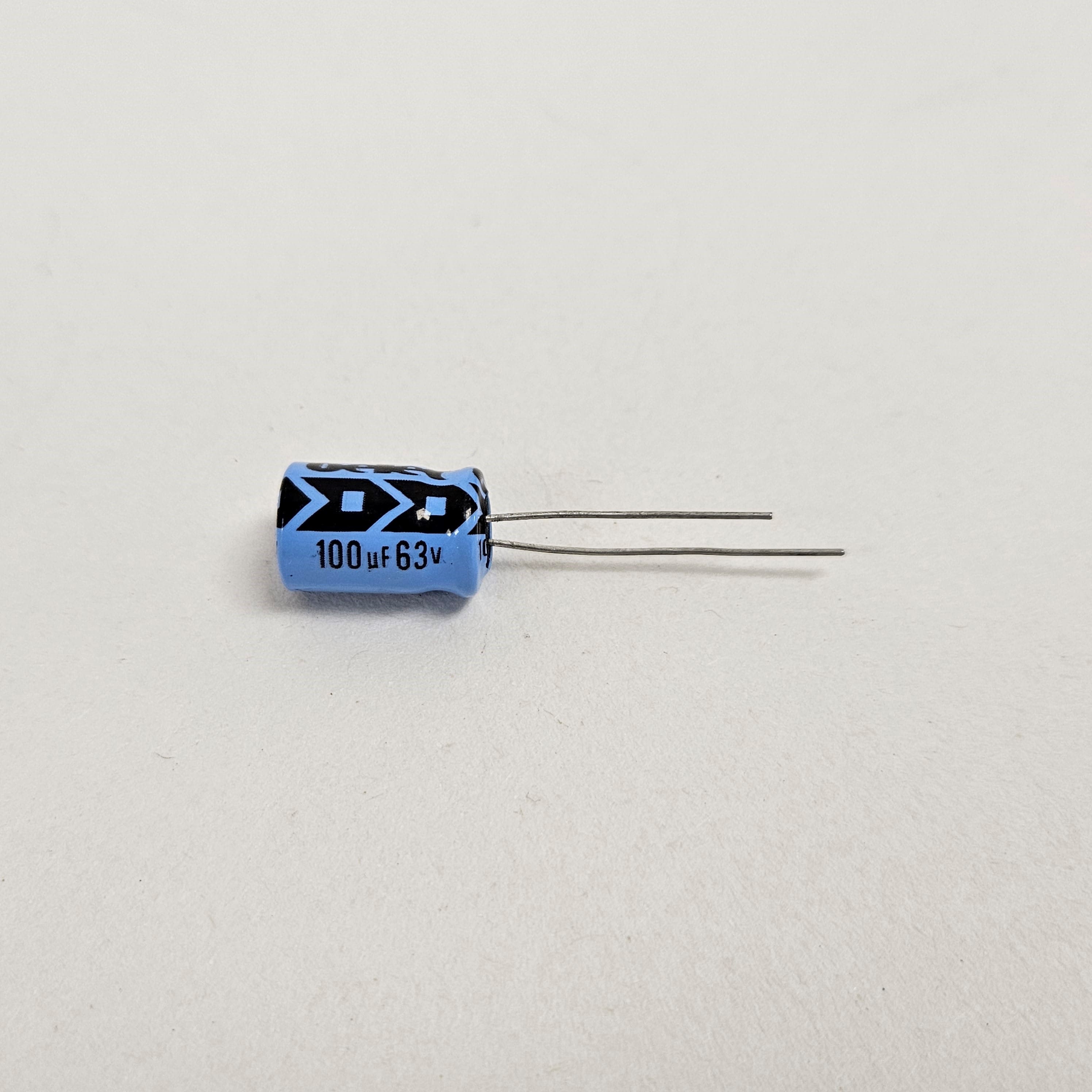 100UF 63V RADIAL CAPACITOR NOS 5 PIECES - Langrex